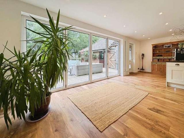 5 bed house for sale