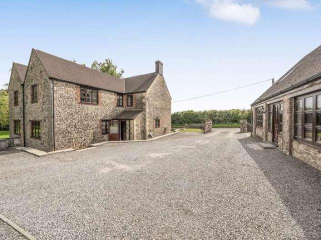 5 bed house for sale