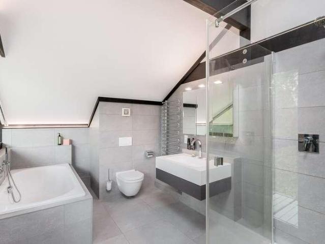 5 bed house for sale