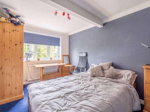 5 bed house for sale