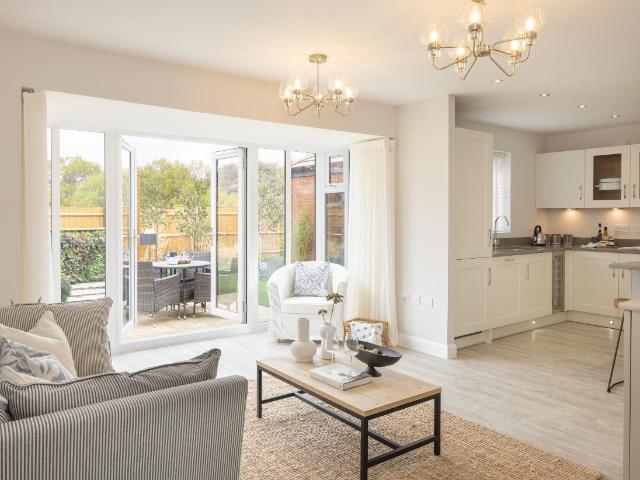 5 bed house for sale