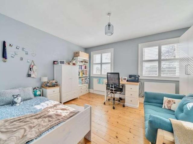 5 bed house for sale