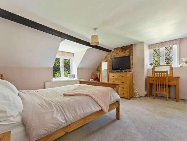 5 bed house for sale