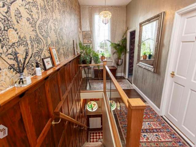 5 bed house for sale
