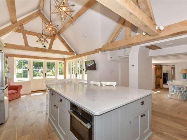 5 bed house for sale