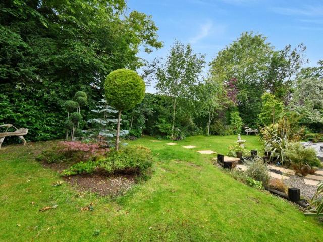 5 bed house for sale