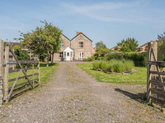 5 bed house for sale