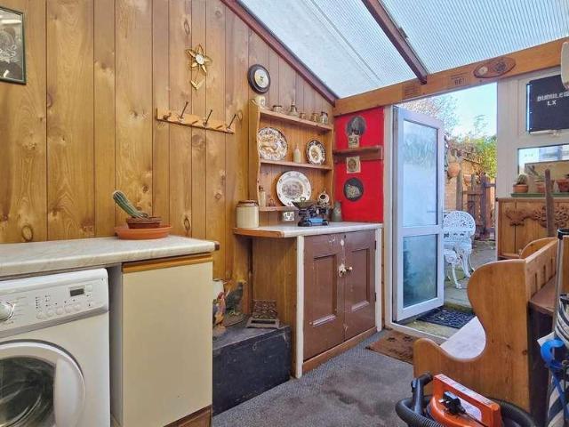 5 bed house for sale