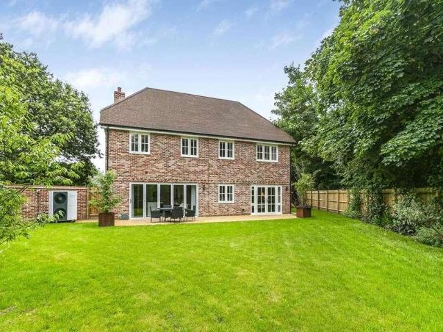 5 bed house for sale