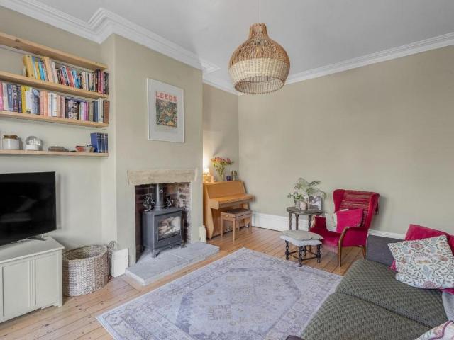5 bed house for sale