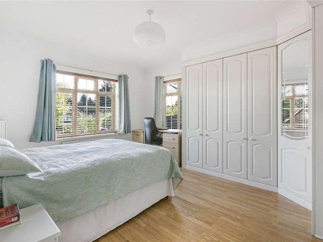 5 bed house for sale
