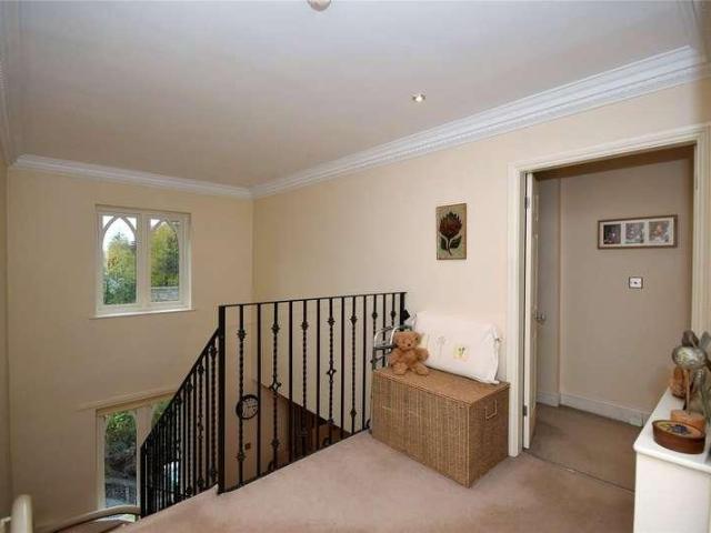 5 bed house for sale