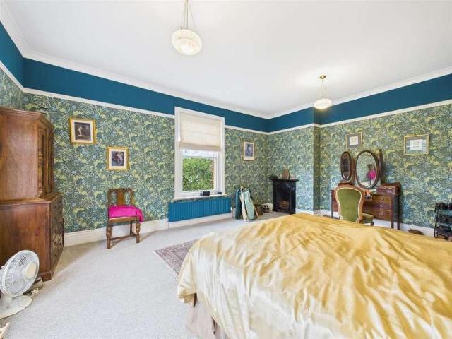 5 bed house for sale