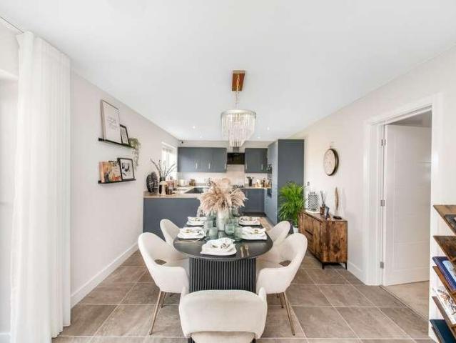 5 bed house for sale