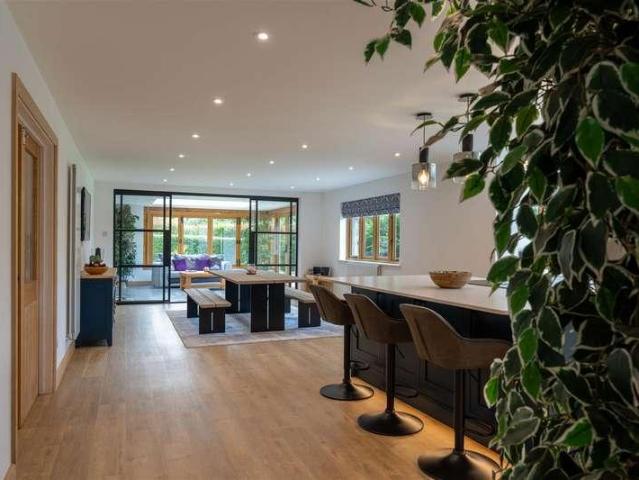5 bed house for sale