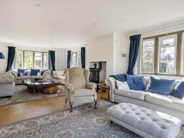 5 bed house for sale