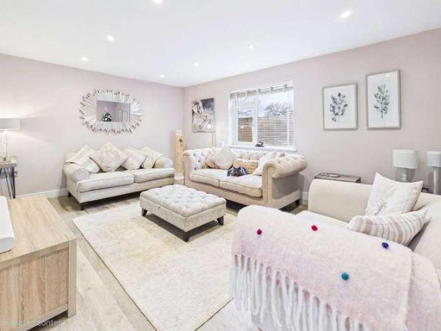 5 bed house for sale