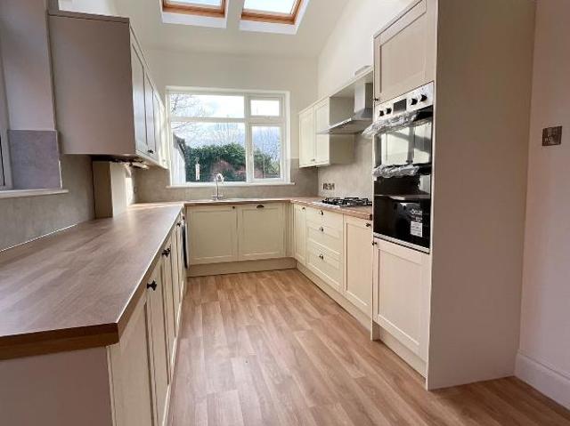 5 bed house for sale
