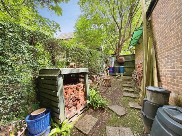 5 bed house for sale