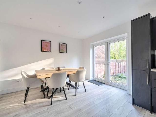 5 bed house for sale