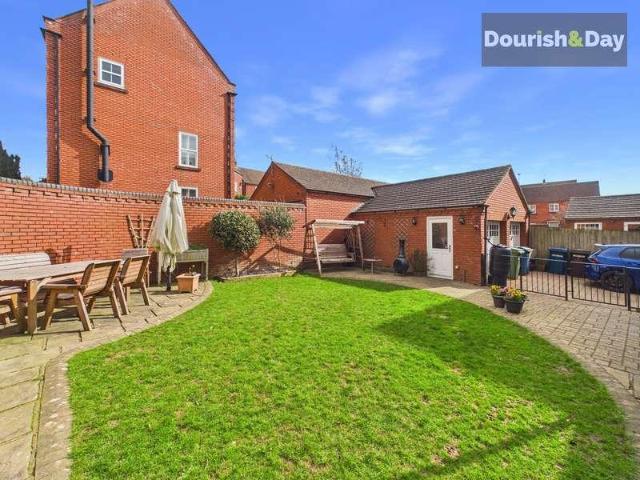5 bed house for sale