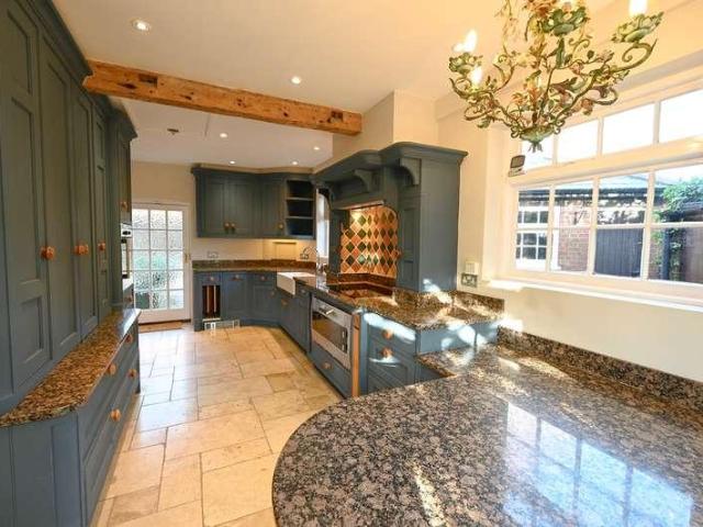 5 bed house for sale