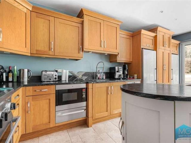 5 bed house for sale