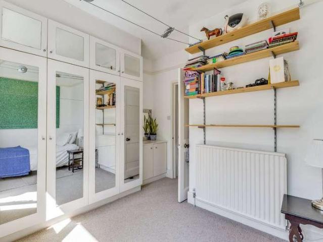 5 bed house for sale