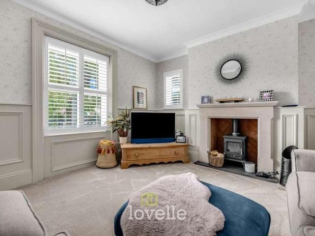5 bed house for sale