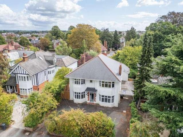 5 bed house for sale
