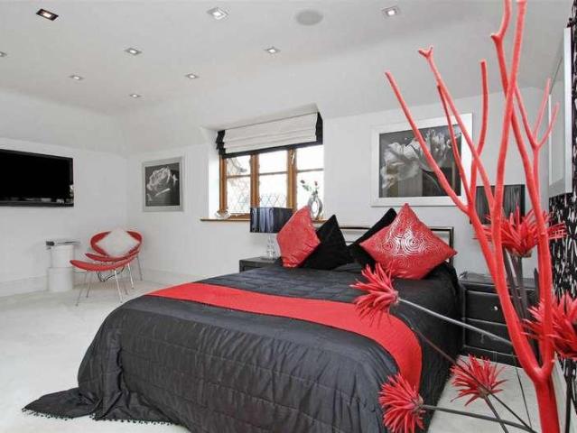 5 bed house for sale