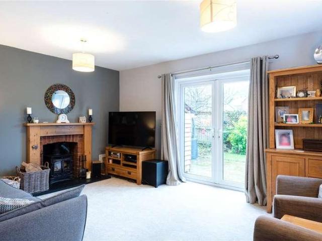 5 bed house for sale