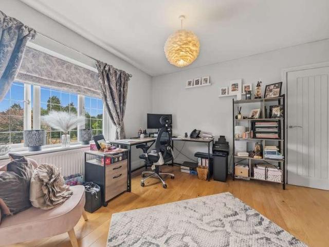 5 bed house for sale