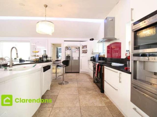 5 bed house for sale
