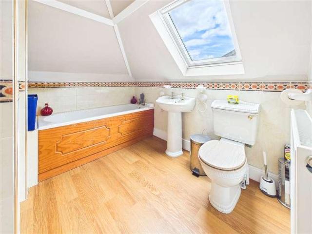 5 bed house for sale