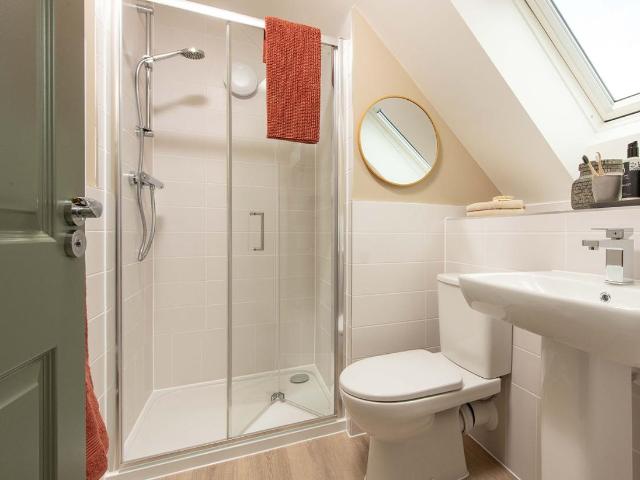 5 bed house for sale