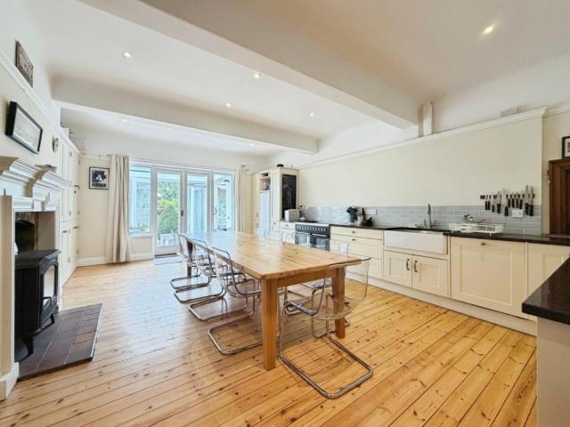 5 bed house for sale