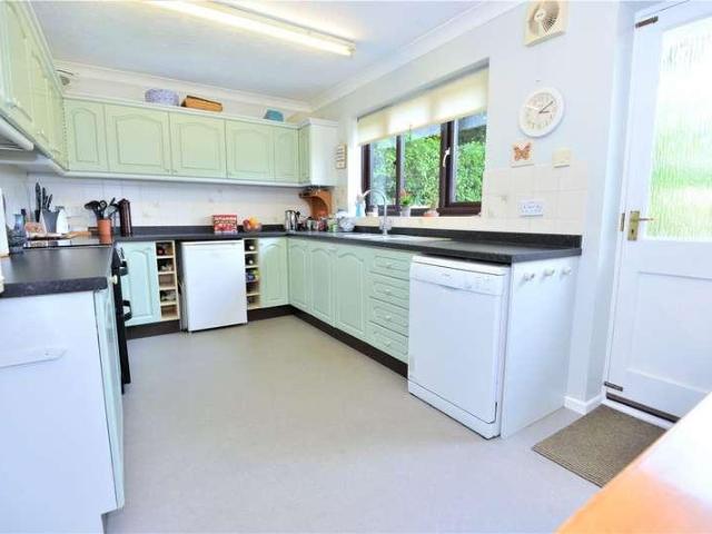 5 bed house for sale