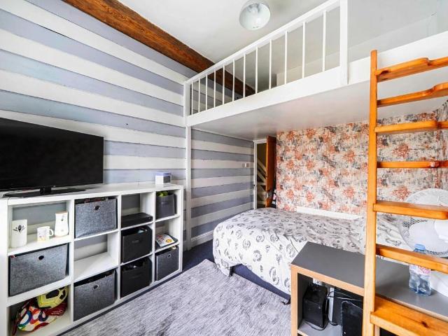 5 bed house for sale
