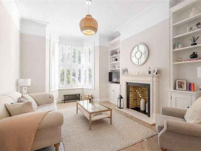 5 bed house for sale