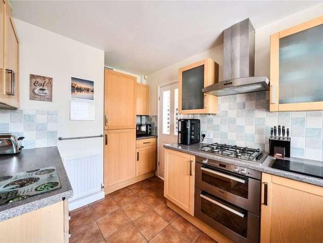 5 bed house for sale