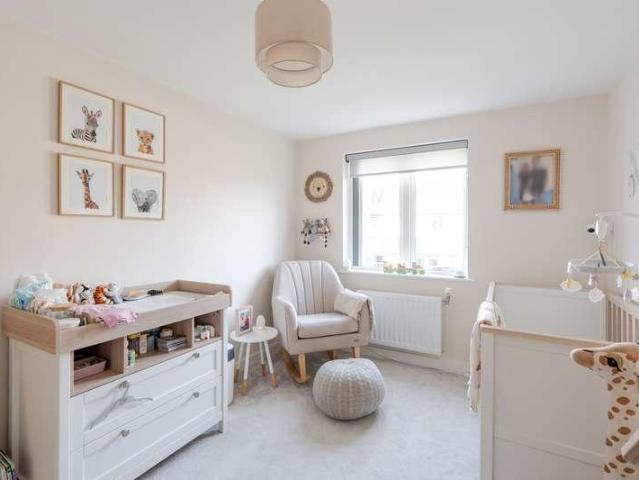 5 bed house for sale