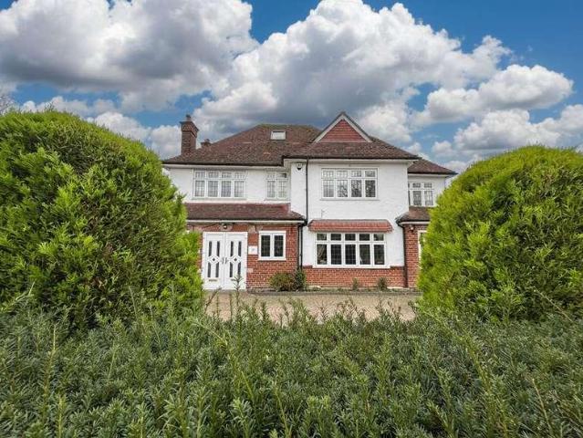 5 bed house for sale