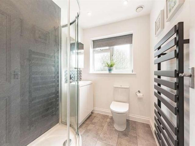 5 bed house for sale