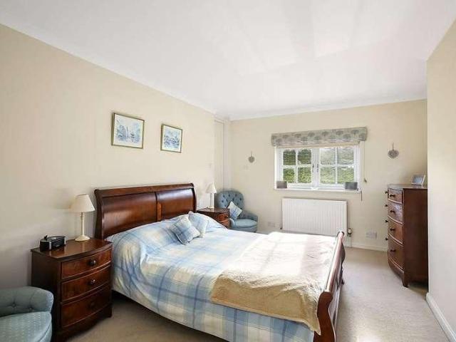 5 bed house for sale