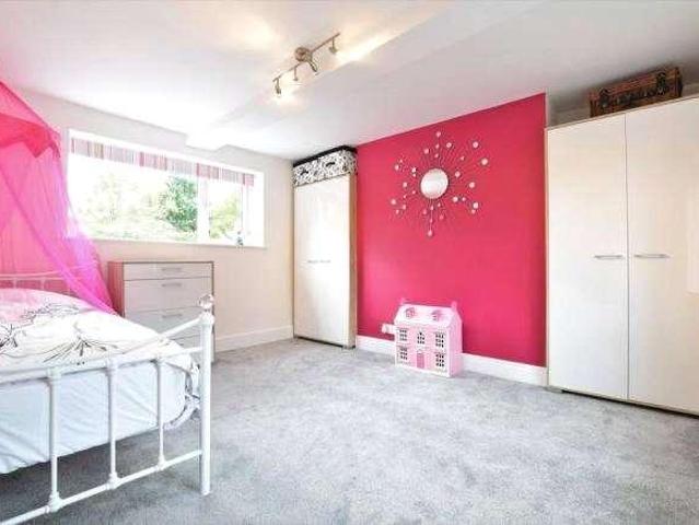 5 bed house for sale