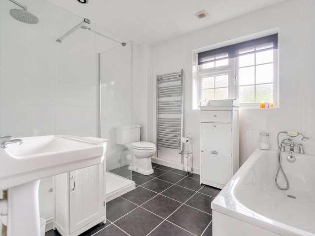 5 bed house for sale