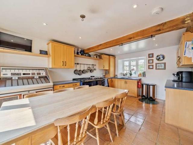 5 bed house for sale
