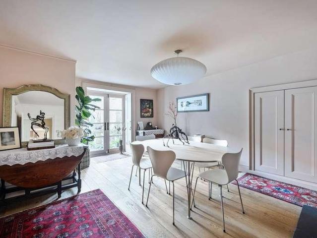 5 bed house for sale