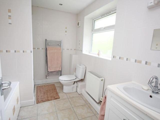5 bed house for sale